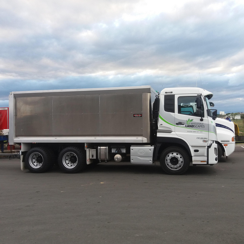 WHOLESALE LANDSCAPES - NELSON CW26-390S | Commercial Vehicle Centre